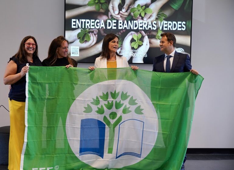 Recibimos la bandera verde de Ecoescuelas - Colegio Zola Las Rozas
